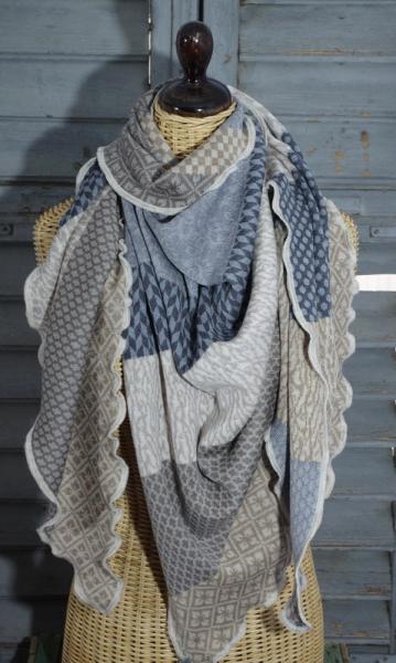 Herzfrohlocken - invero Dreiecktuch Joy champagner 100% Merinowolle